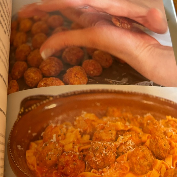 Nigella Lawson | Kitchen | Nwt Nigella Lawson Nigella Bites Cookbook ...